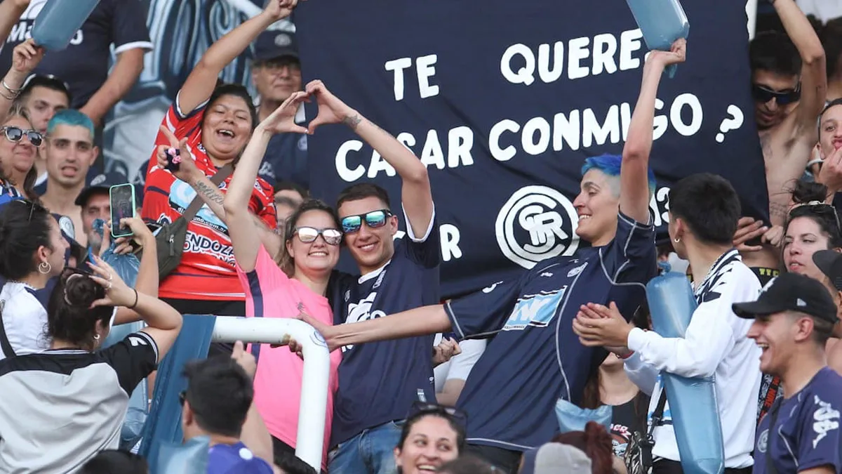 Las mejores fotos de la finalísima entre Independiente Rivadavia y ...