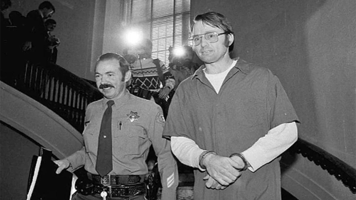 La secuestraron, la violaron y fue obligada a vivir en una caja durante ...