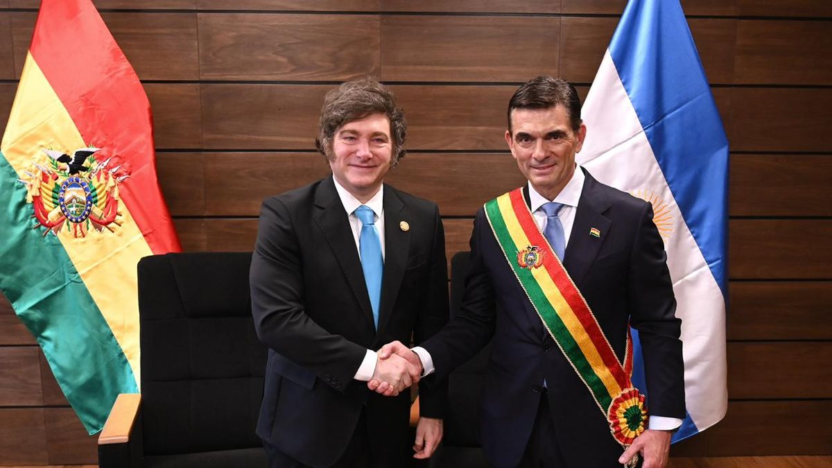Javier Milei participó de la asunción de presidente de Bolivia Rodrigo Paz Pereira