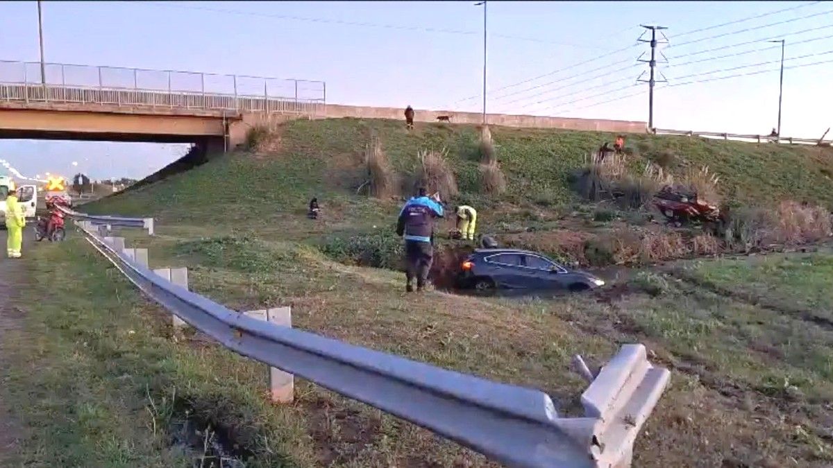 Una persona murió tras un impresionante accidente en la Autopista Buenos Aires-La Plata