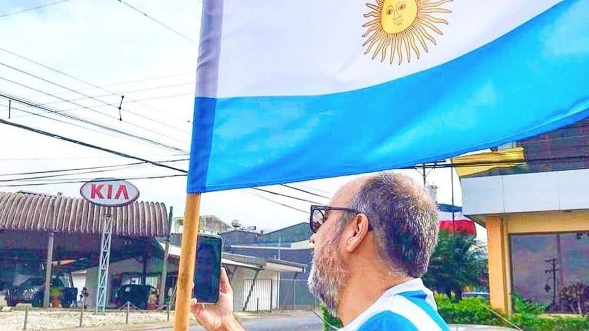 La historia del argentino que festejó el título de la Selección solo en ...