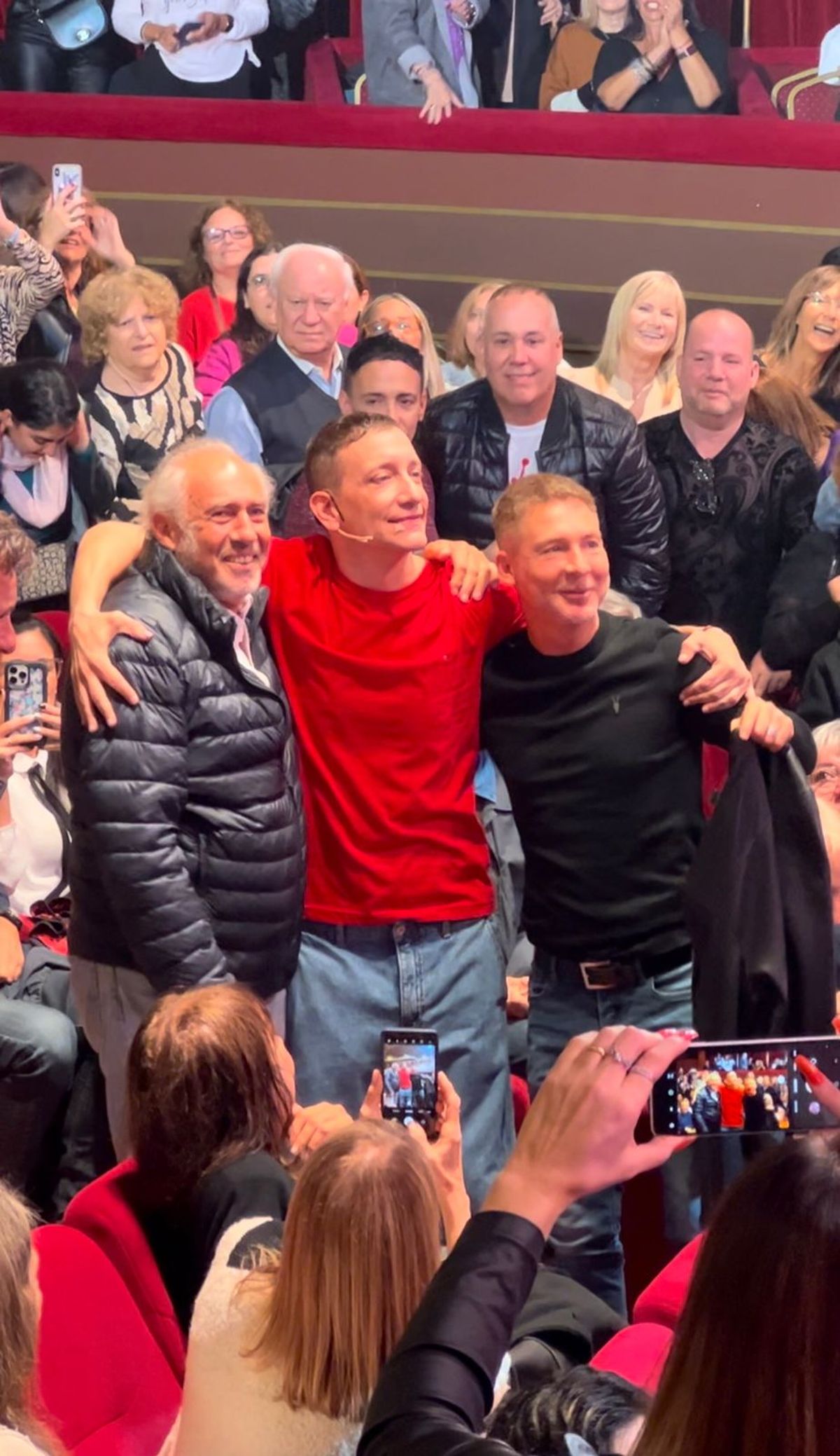 Adrián Suar, Gustavo Bermúdez y Verónica Varano fueron a ver a Nico ...