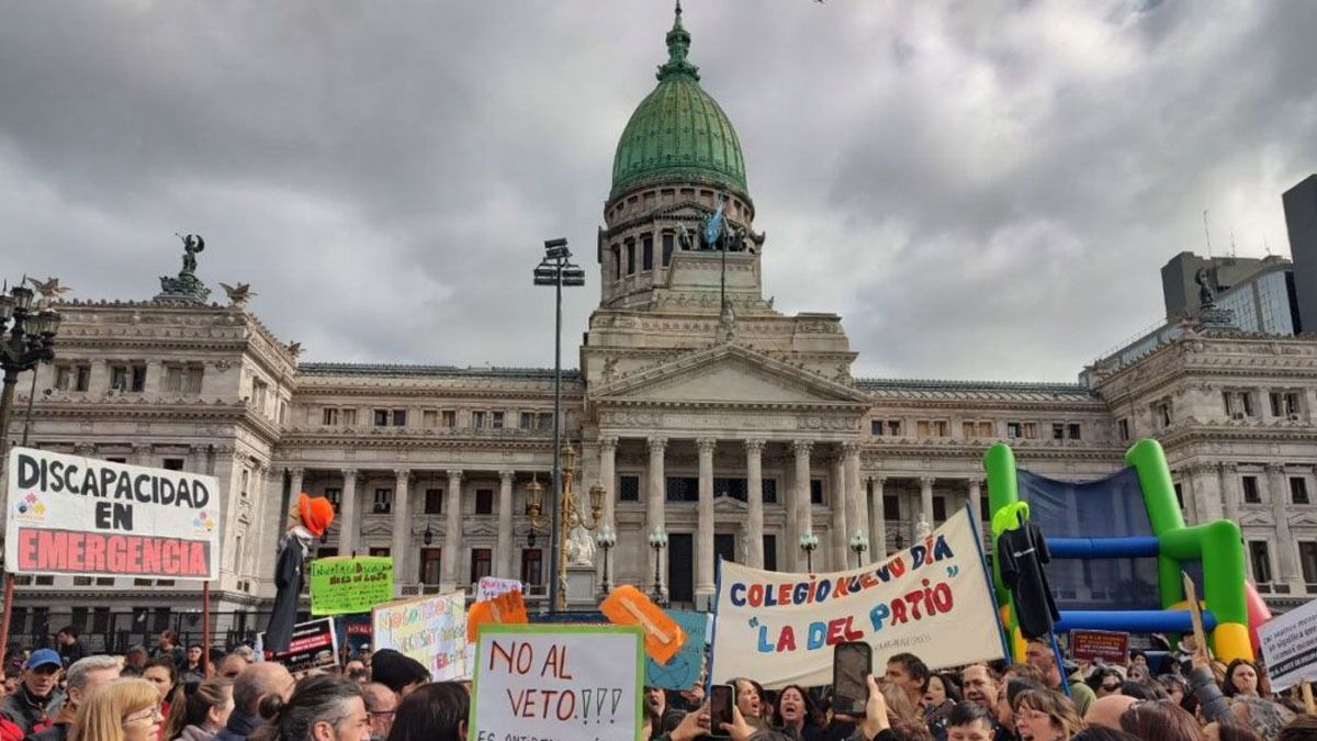 El Gobierno analiza un aumento en las prestaciones por discapacidad en medio de la pulseada por ...