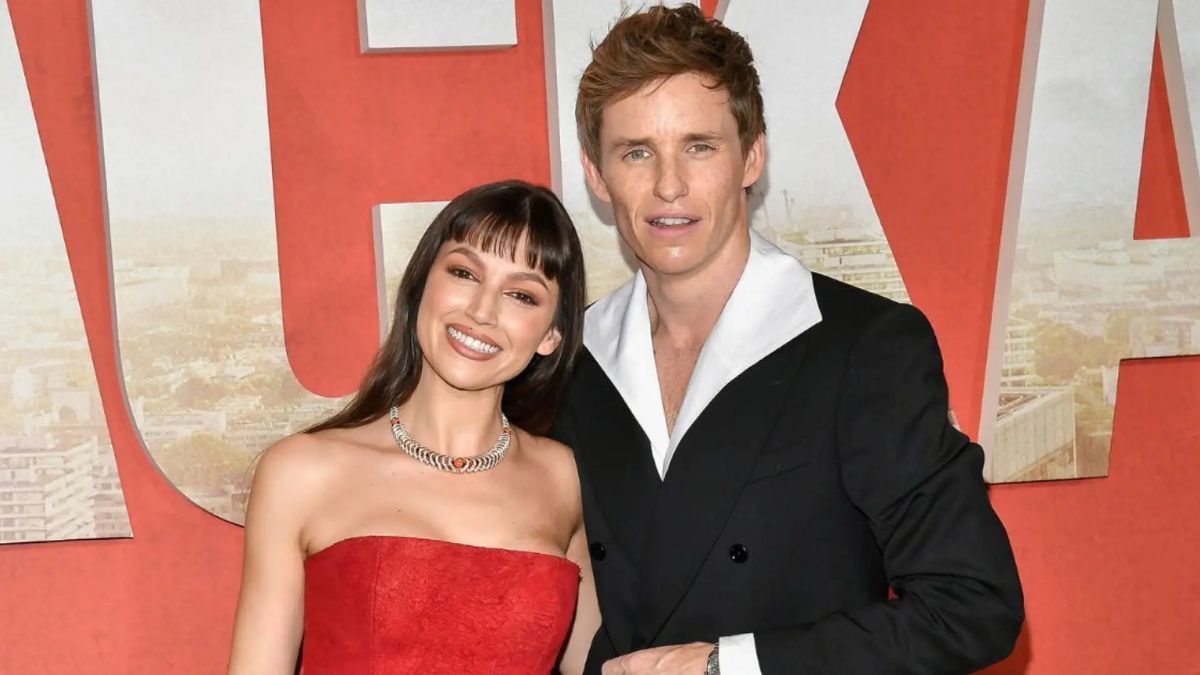 Úrsula Corberó y Eddie Redmayne brillan en la serie más esperada del año