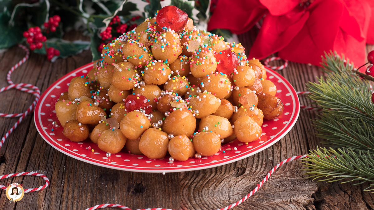 Receta de pignolata: crujientes bolitas de masa frita y generoso baño ...