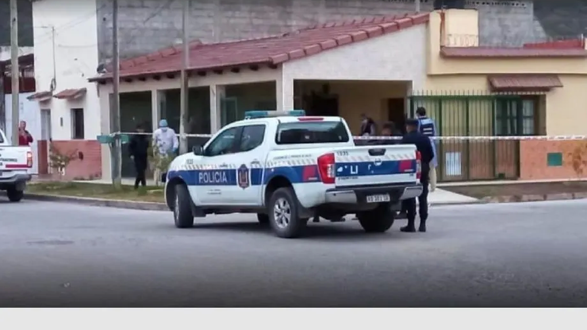 ¿Accidente fatal o femicidio?: Dio marcha atrás con la camioneta y mató a su esposa
