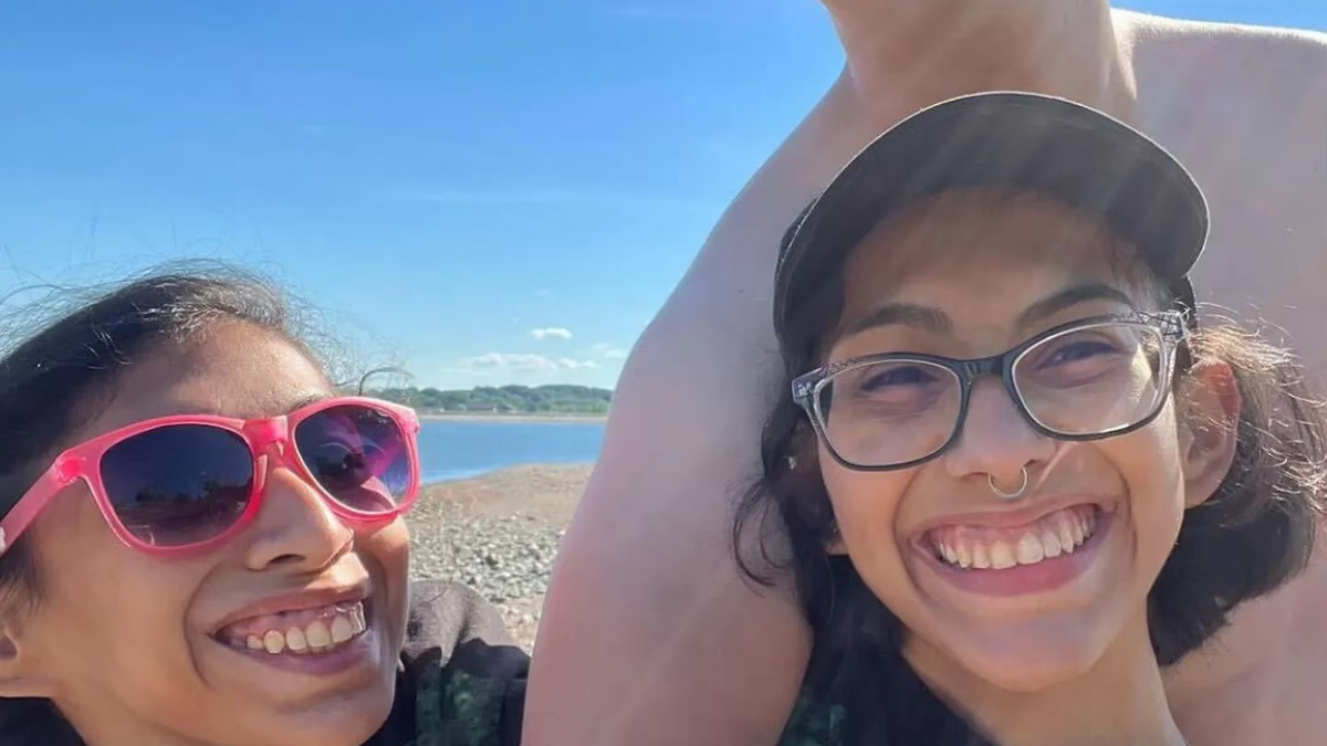 El amor sin barreras: la historia detrás del álbum de fotos de las siamesas influencers con su ...