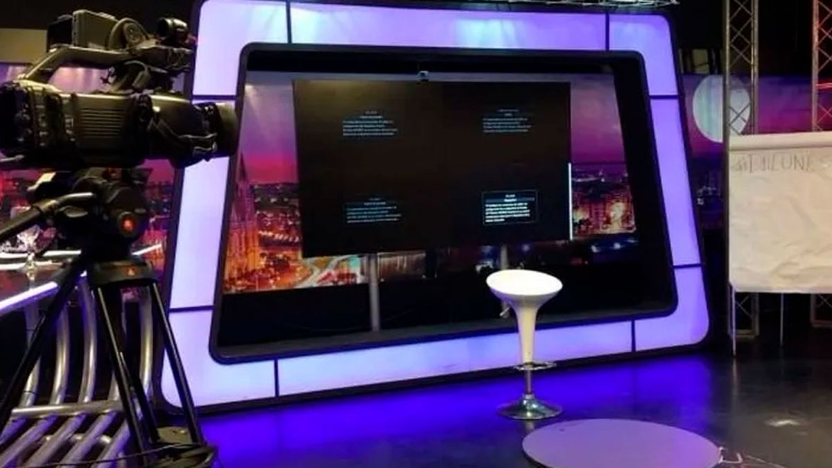 Conductor de noticiero tiene un desagradable momento en vivo que se ...