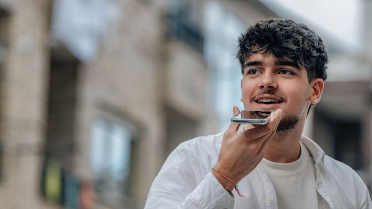 Qué significa escuchar los mensajes propios de WhatsApp, según la ...