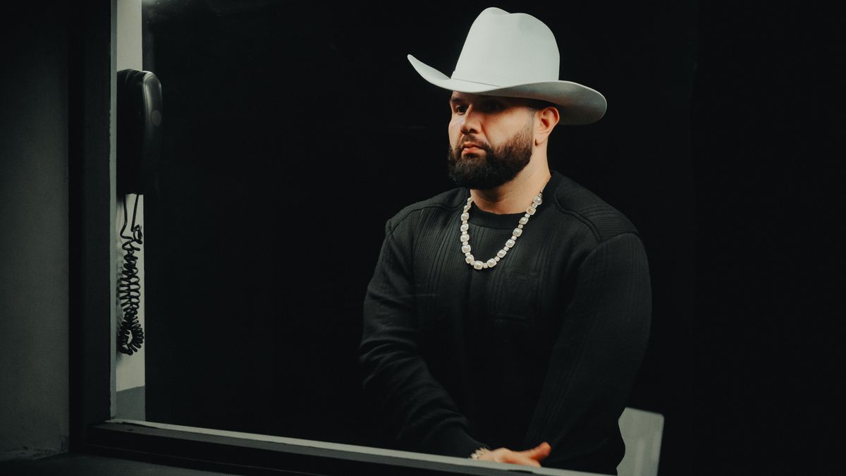 Carin Leon adelanta su próximo disco con el single Primera Cita