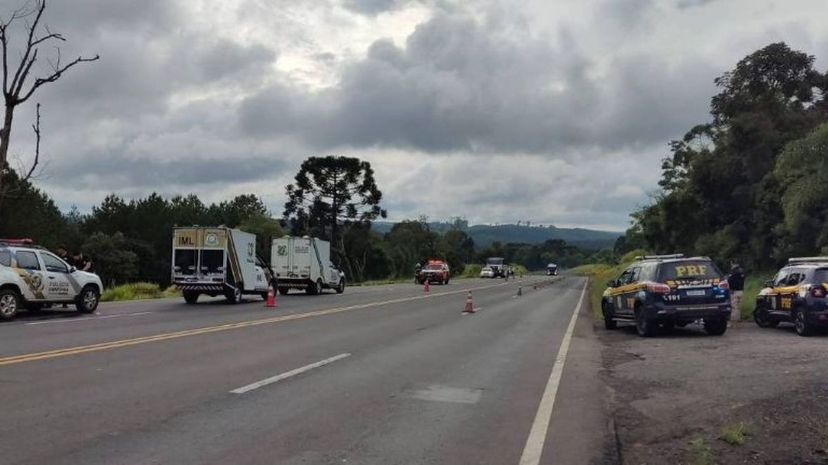 Una mujer argentina y su hijo murieron tras volcar un colectivo en una ruta de Brasil