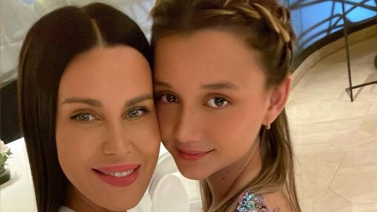 La emoción de Natalie Weber por el debut de su hija Mía como modelo teen