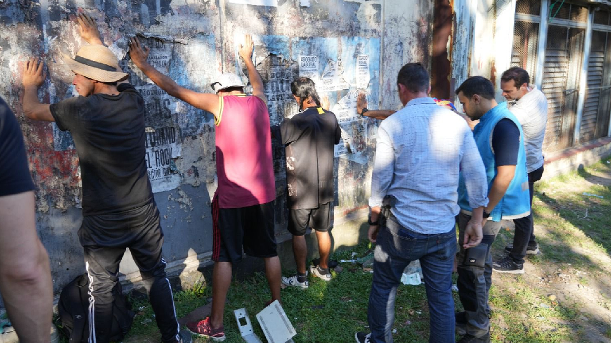 Detuvieron a ocho personas y recuperaron 40 computadoras del Plan Sarmiento